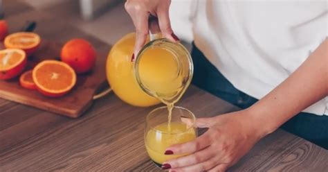 Диетолог Круглова объяснила можно ли пить цитрусовые соки натощак Новости Mail