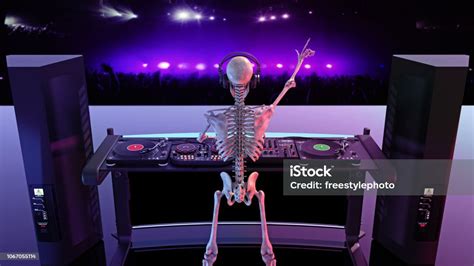 Dj 뼈 턴테이블에 인간의 뼈대 재생 음악 디스크 자키 사운드 장비 후방 보기 3d와 함께 무대에 해골 렌더링 3차원 형태에 대한 스톡 사진 및 기타 이미지 Istock