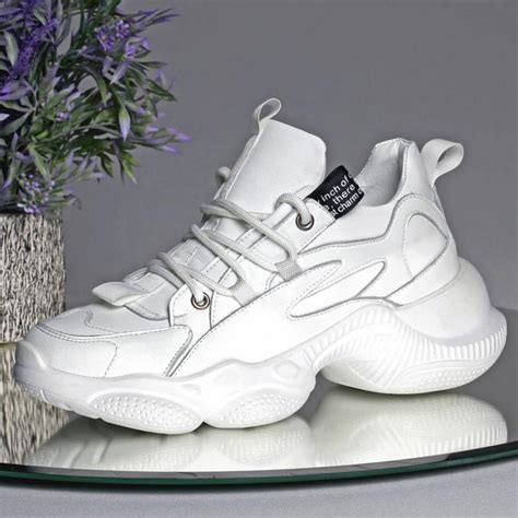 Кросівки шкіряні натуральні — ціна 2000 грн у каталозі Кросівки Купити жіночі речі за доступною