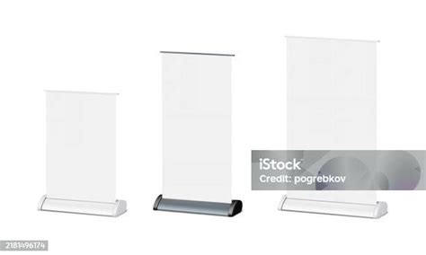 빈 수직 롤업 개폐식 배너 스탠드 3d 모형 세트 풀업 롤러 스탠드 사실적인 벡터 모형 흰색 팝업 Kakemono 광고 디스플레이 쉽게 편집할 수 있는 템플릿 3차원 형태에