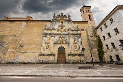 산티아고 트레일의 썩은 고기 데 로스 콘데스 수도원 카스티야 이 레온 스페인 교회에 대한 스톡 사진 및 기타 이미지 교회
