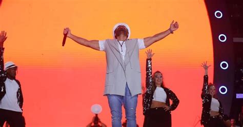 جمهور تامر حسني يحضر حفله بالإسكندرية بحماس كبير Et بالعربي