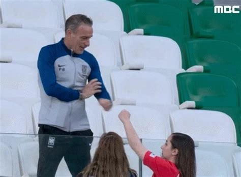 중계화면에 잡힌 여성분은 벤투 감독의 둘째 딸 인스티즈 Instiz 이슈 카테고리