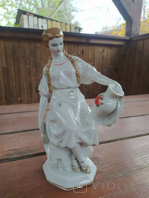 Фарфоровая статуэтка Девушка с кувшином на сайте для коллекционеров Violity Купить в