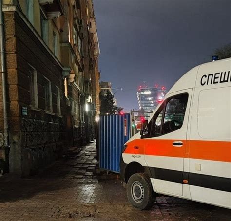 ОТ ПОСЛЕДНИТЕ МИНУТИ ТЕЖЪК ИНЦИДЕНТ в София трима души са в безсъзнание след срутване на