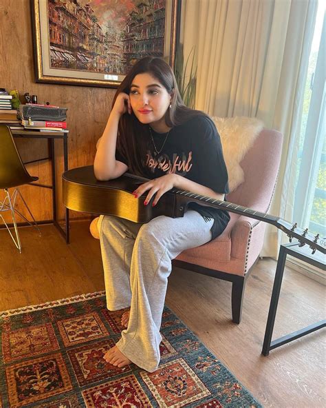 Gul Panras Feet