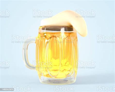 거품과 흰색 거품 3d 렌더링으로 맥주로 가득 찬 유리 금색 거품 음료가 있는 투명한 머그잔 파란색 배경에 격리된 밝은 생맥주가 있는 투명한 유리의 모형 0명에 대한 스톡