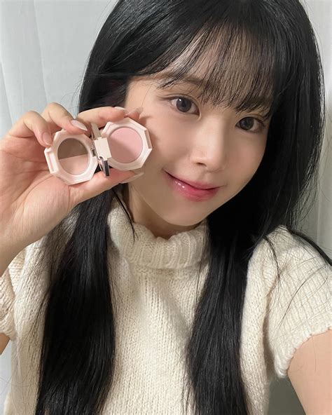 가연 ̎ 광고 아이부터 치크까지 하나로 끝낼 수 있는 스윗 드림 듀얼 팔레트” 🍀🤎 소프트한 톤온톤 컬러 조합이 좋아서 초보들도 손쉽게 사용할 수 있고 비건 브랜드