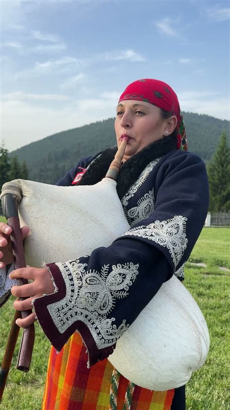 В кметство Триград звучи истинска родопска гайда на Кметицата Ади Youtube