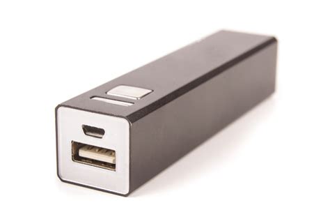 흰색 바탕에 격리 된 모바일 장치를 충전을 위한 전원 은행 Usb 케이블에 대한 스톡 사진 및 기타 이미지 Usb 케이블 급유 모던 양식 Istock