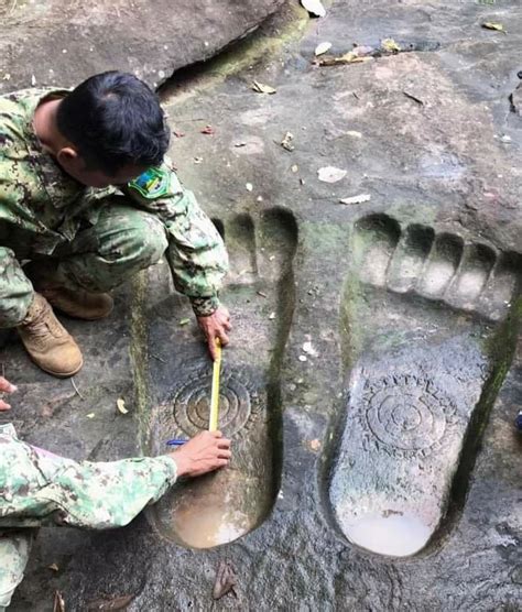 ស្នាម ព្រះ បាទ និងព្រះ និព្វា My Past អតីតកាល របស់ខ្ញុំ