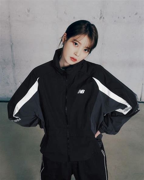 익스트림무비 아이유 뉴밸런스 뉴화보