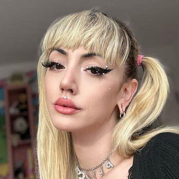 Theia Fae Page Watch This Pornstar On FreeOnes