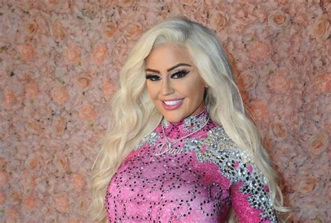 Social Media Model Danii Banks Kicked Out Of Raiders Game For Fla