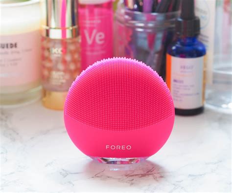 Foreo Luna Mini 3 Facial Cleansing Massager Review Beauty Geek