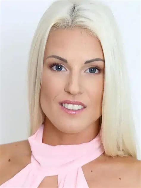 Amiee Cambridge Wikibio Age Height Weight Net Worth Wikiindetail
