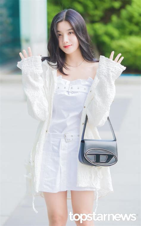 새하얀 대장토끼 권은비 영스 출근