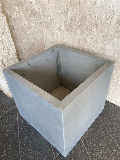 Planter Solid Lava Grey Medium