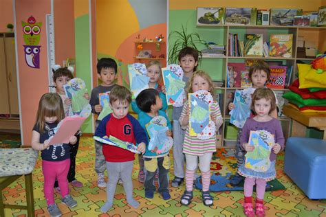 8 марта Подарок мамам Сеть частных детских садов и центров Клевер