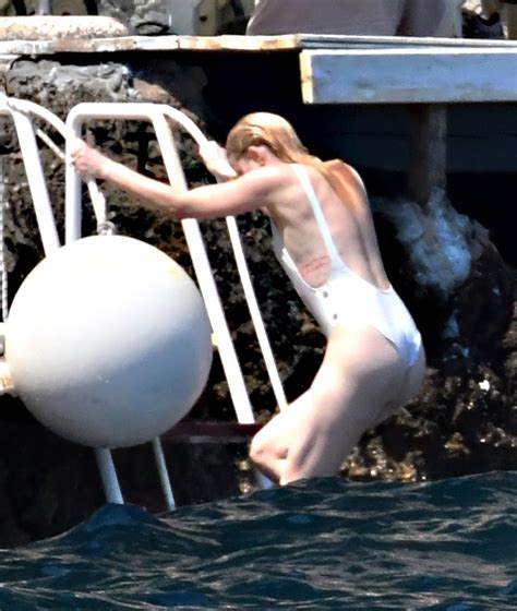 Amber Heard Showed Tits In Revealing Bikini At Amalfi Coast The