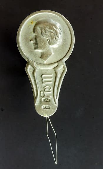 Para Esto Sirve La Moneda Plateada Del Kit De Costura Que Tiramos Y Que Es Más útil De Lo Que