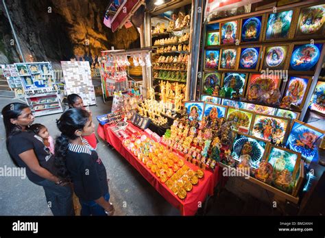 Indian Tourists Looking At Souvenirs In Batu Caves Kuala Lumpur