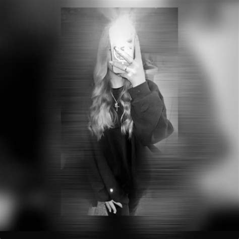 Leonie Leo H013 • Threads Say More