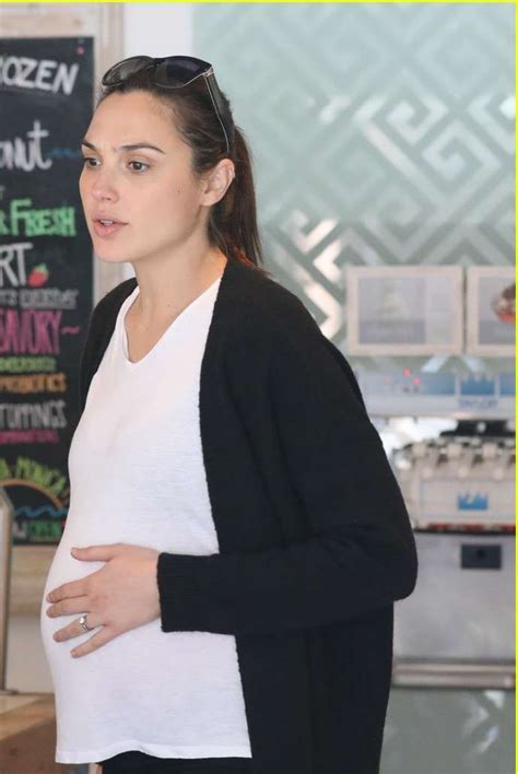 108 Best R Pregcelebs Images On Pholder Alexandra Daddario Pregnant