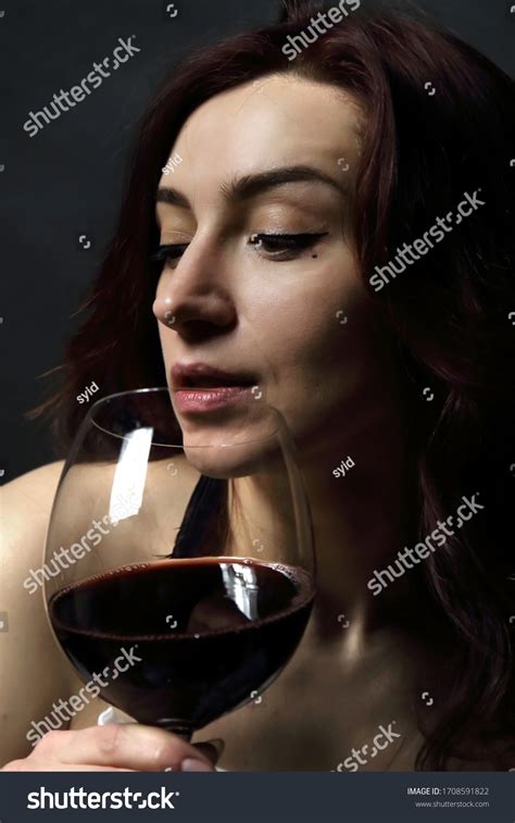 Young Nude Women Pic