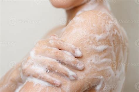 Women Use Liquid Soap To Shower To Help Eliminate Bacteria 22151137 Stock Photo At Vecteezy