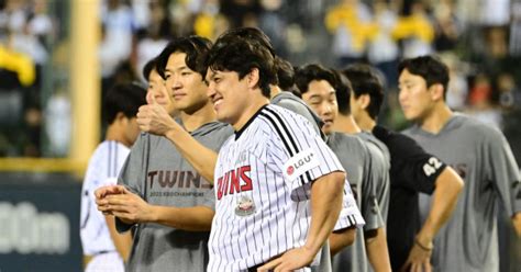 장 성우 형한테 연락 왔어요 1년 전 역사 쓴 마법사 응원 받은 박동원 역대 4번째 기적 꿈꾼다