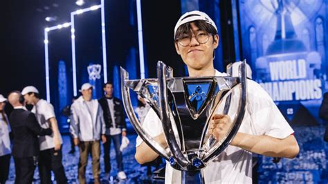 T1 Re Signs Oner To Lock Third Member Of The World Winning Roster