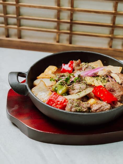 Premium Photo 맛있는 소고기 찹 큐브 스테이크 요리