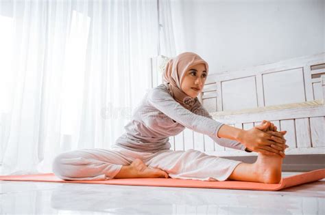 Muslim Woman Instructor Wearing Hijab Doing Yoga Pilates Pose On