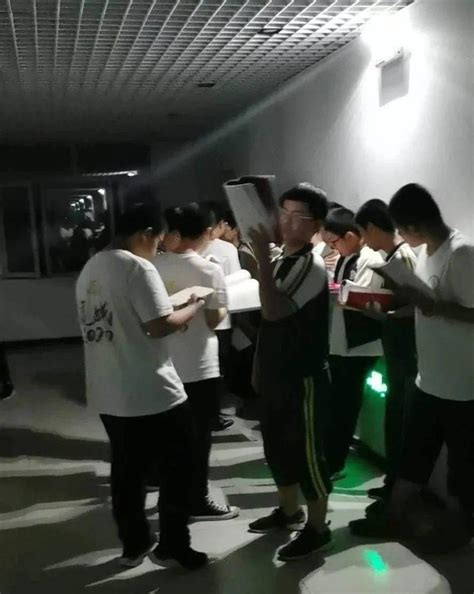 细节决定成败:复课开学第一天晚自习,衡水中学实验学校教学楼忽然停电 搜狐大视野 搜狐新闻 细节决定成败:复课开学第一天晚自习,衡水中学实验学校教学楼忽然停电 搜狐大视野 搜狐新闻