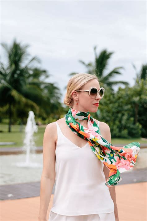 Платье с шейным платком 73 фото