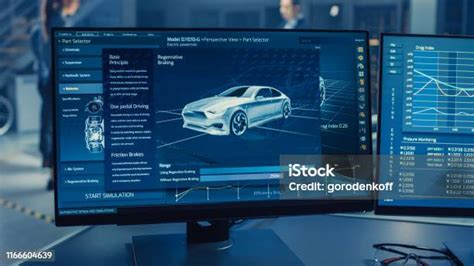 전문 엔지니어는 3d Cad 소프트웨어가 장착된 컴퓨터에서 작업하며 첨단 기술 개발 실험실에서 바퀴 배터리 및 엔진이 있는 전기