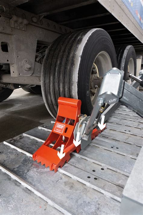 Power Chock® Auto Automatic Vehicle Restraint