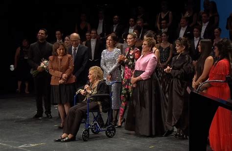 Alejandra Guzmán Felicitó A Silvia Pinal Con Una Inédita Fotografía Y Reveló Su Verdadera Edad