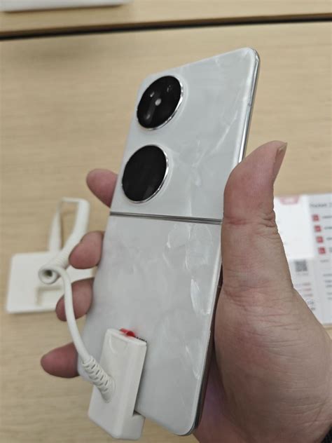 线下店去体验了一把华为新出的小折叠屏pocket2 178