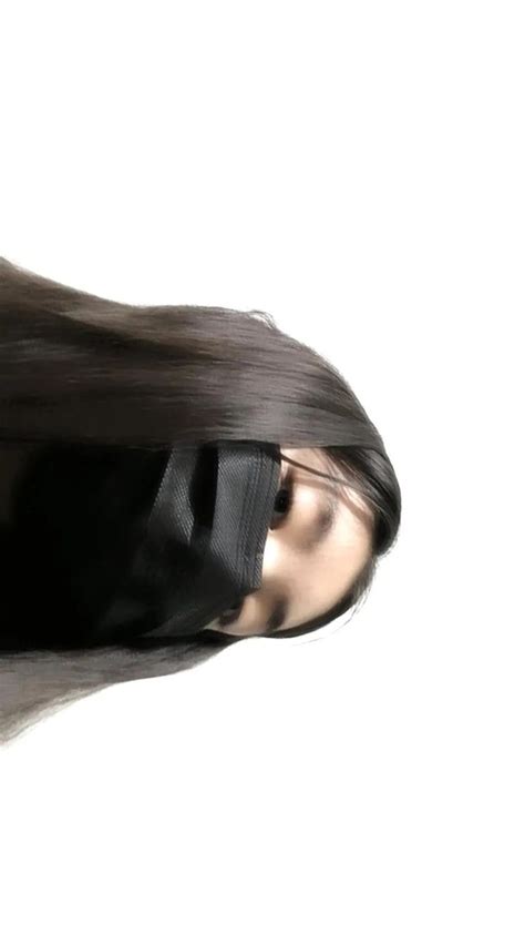 девушка в маске