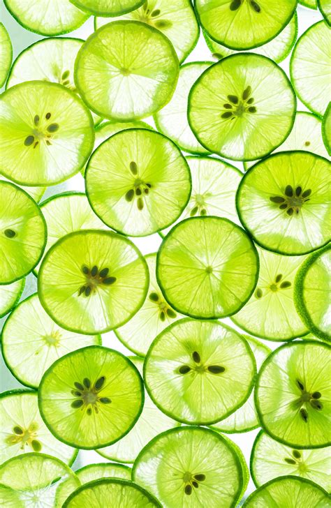 Premium Photo Lemon And Green Lime Overlapped Slices Closeup