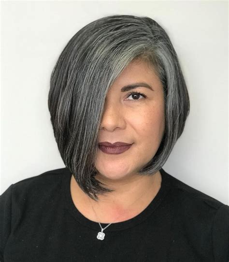 30 Gorgeous Shoulder Length Gray Hairstyles For Women Over 50