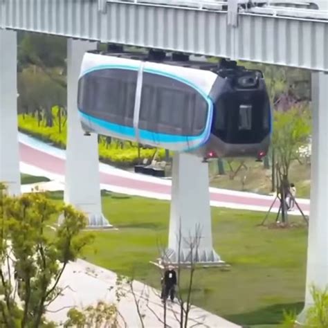 거꾸로 매달려 달리는 중국의 열차 │ 중국어로 路 Shorts Youtube