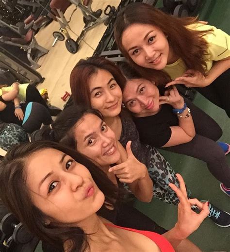 အချစ်ဆုံးသူငယ်ချင်းတွေဖြစ်တဲ့ သက်မွန်မြင့်၊ အေးမြတ်သူ၊ စန္ဒီမြင့်လွင်၊ ခင်လေးနွယ် စတဲ့ မင်းသမီးတ