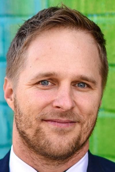 Maclain Nelson About Entertainmentie