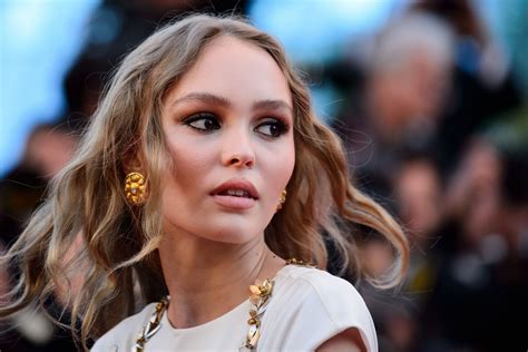 Lily Rose Depp Wallpapers 43 Images Wallpapercat