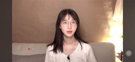 最近慢跑時會聽一些影片取代音樂，今天恰好聽見舉家移民至美國的前中國籍youtuber七七的這一段話，正好對應了前陣子不少台灣網紅赴中旅遊以及