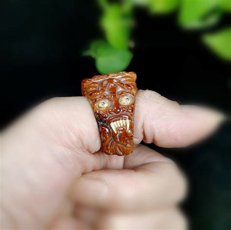 虎骨扳指的特征 辨别虎骨的小技巧 大山谷图库