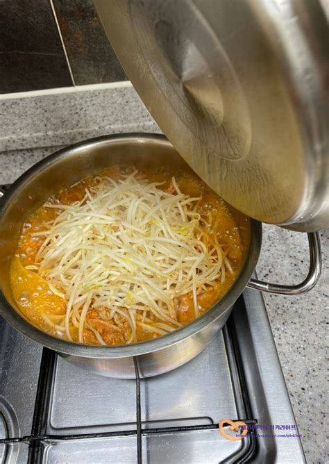 숙주 제육 전골 레시피 얼큰하게 국물까지 떠먹는 돼지 앞다리살요리